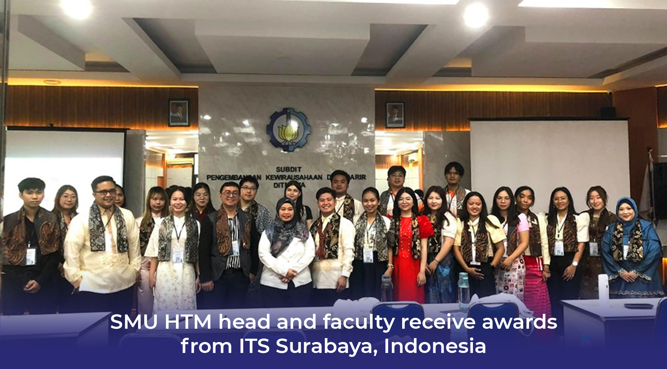 SMU HTM head and faculty receive awards from ITS Surabaya, Indonesia - SMU Official Website